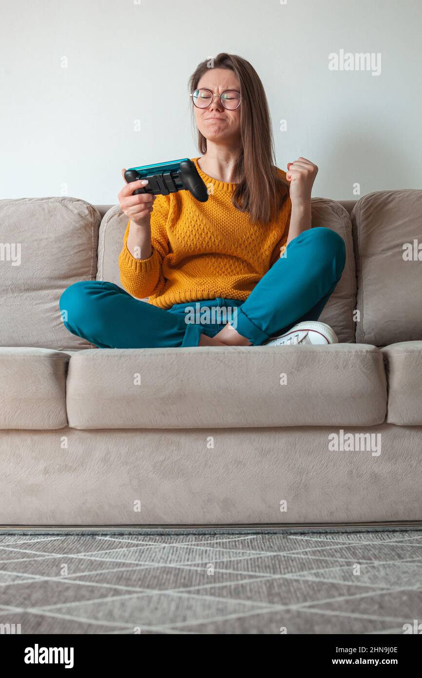 Woman gamer hi-res stock photography and images - Alamy