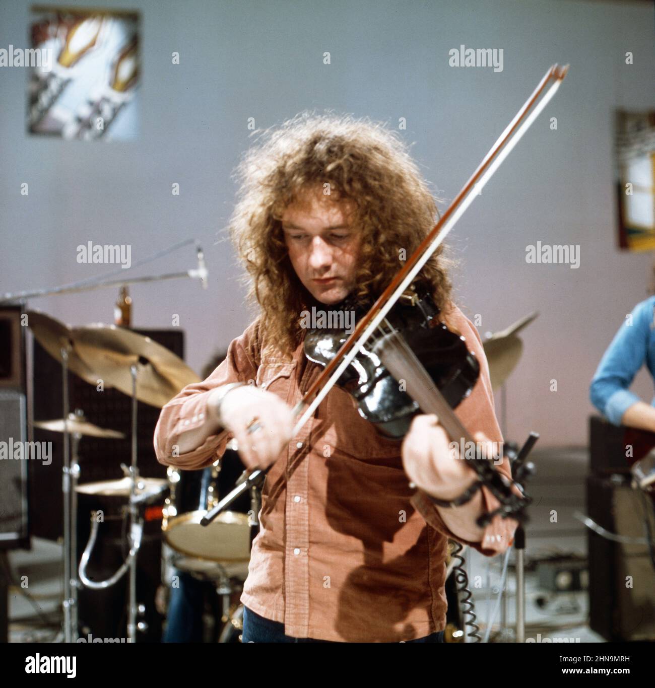 Dave Arbus, Violinist der britischen Rockband "East of Eden", bei einem ...
