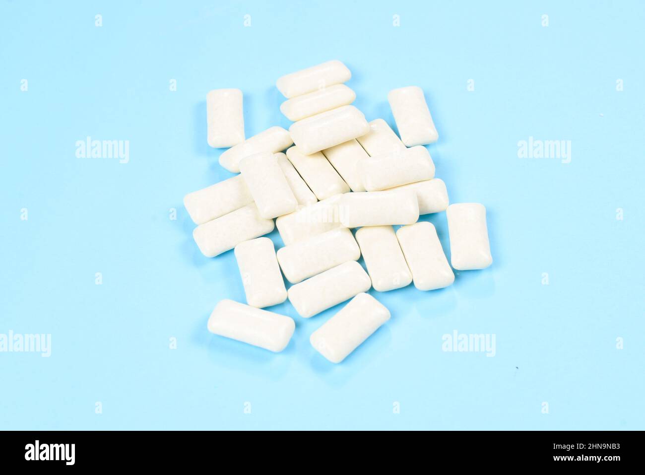 White chewing gum. Bubble gum Stock Photo - Alamy