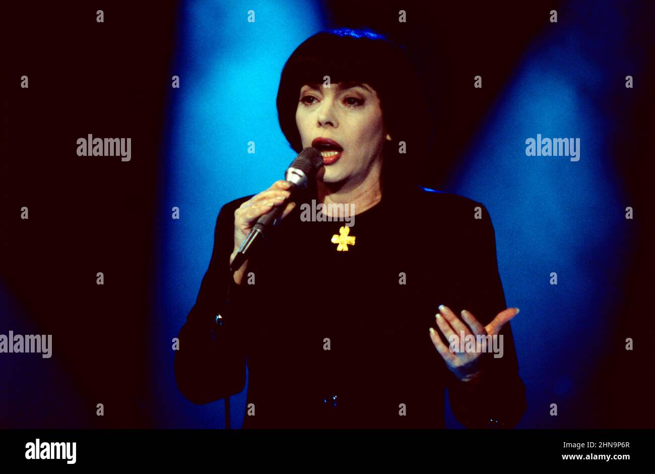 Mireille Mathieu, berühmte französische Sängerin, Auftritt in einer TV ...