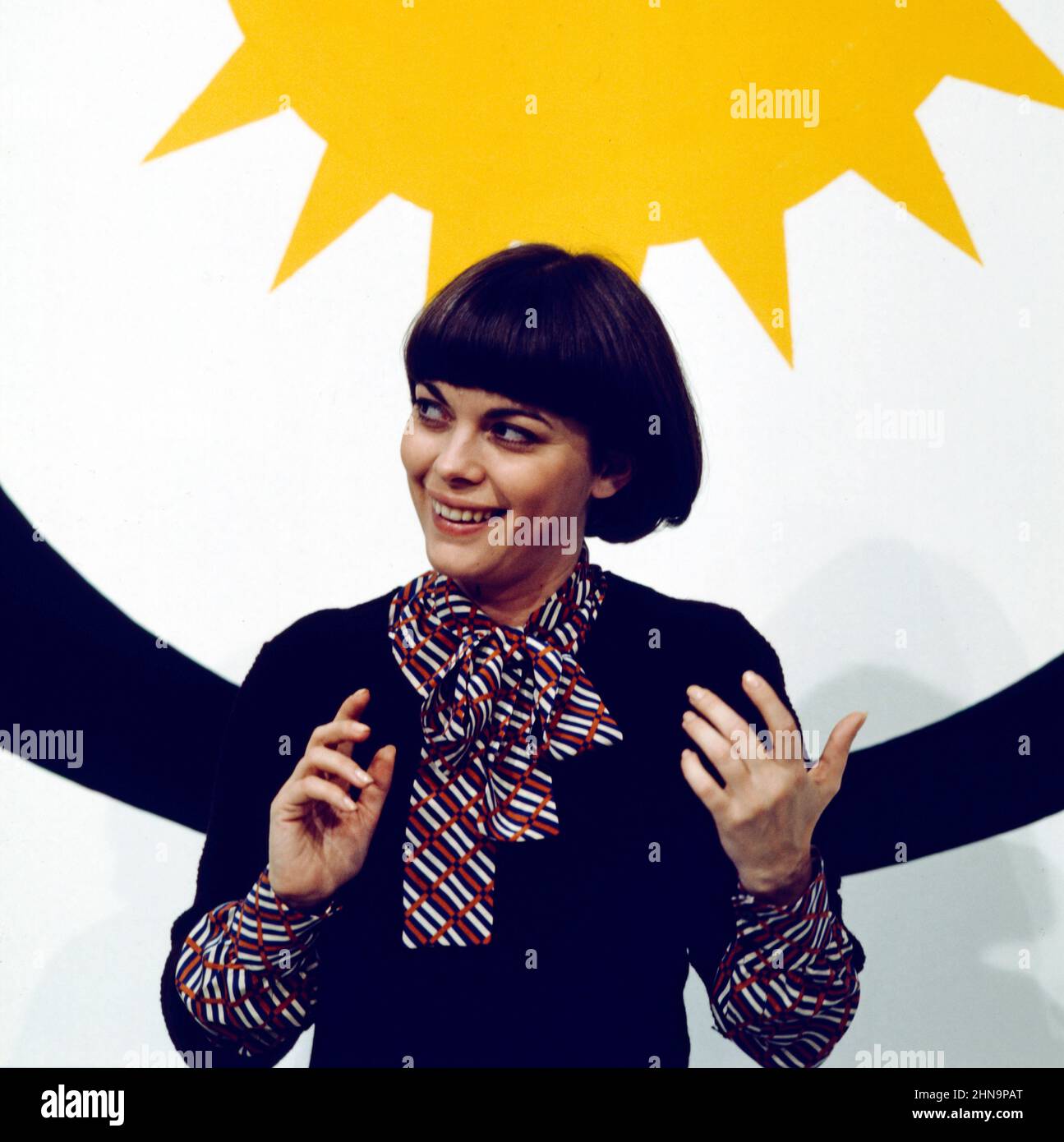 Mireille Mathieu, berühmte französische Sängerin, Auftritt in einer TV ...