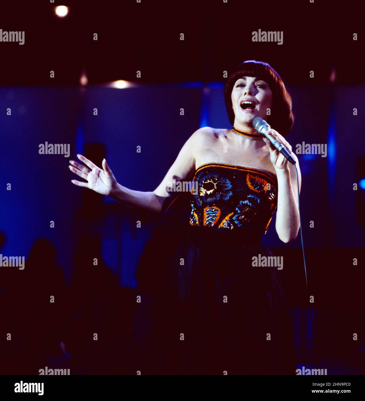 Disco, ZDF Musiksendung, Mireille Mathieu singt ihr Lied: Nimm noch ...