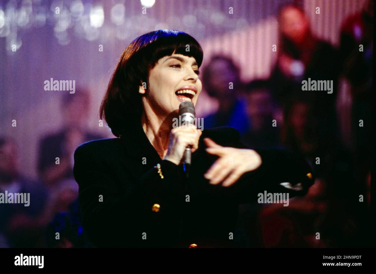 Mireille Mathieu, berühmte französische Sängerin, Auftritt im Showteil ...