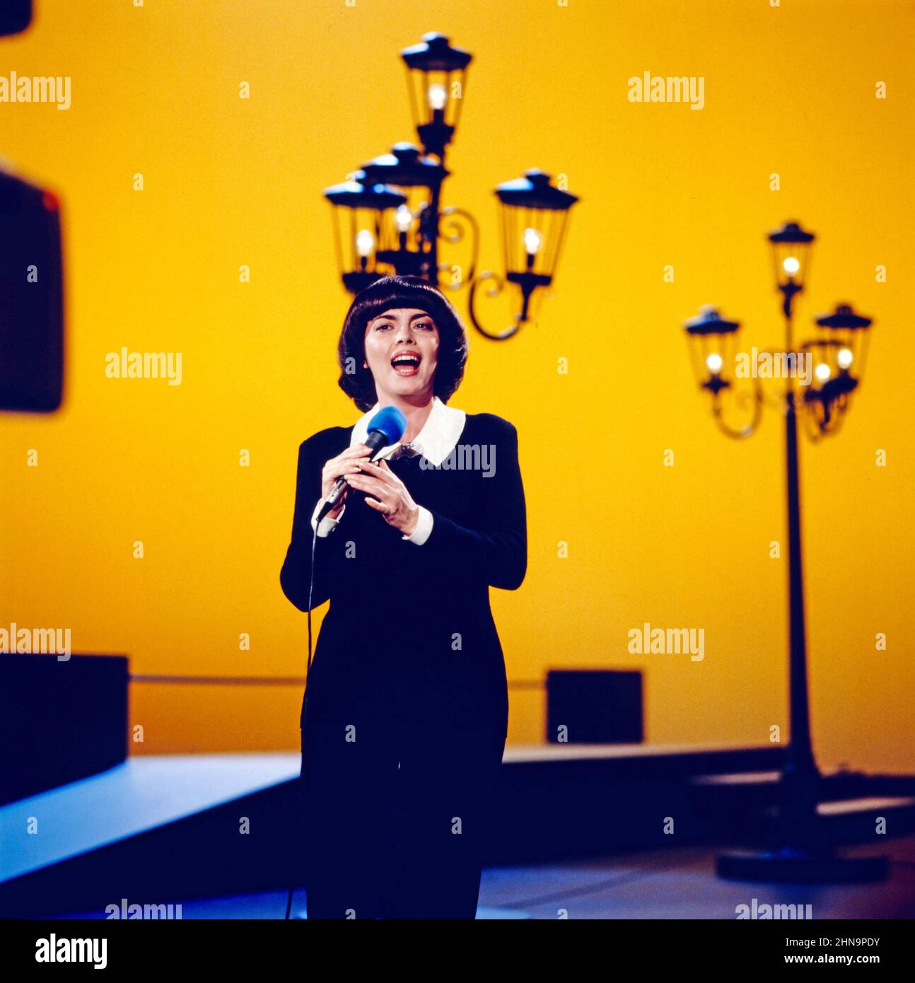 Mireille Mathieu, berühmte französische Sängerin, Auftritt in einer TV ...