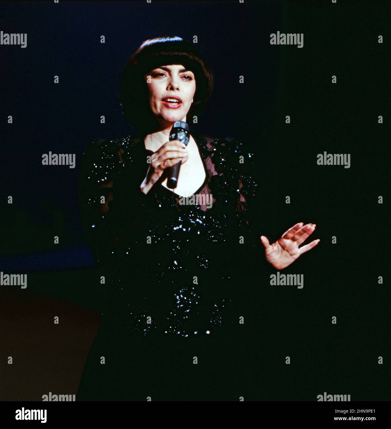 Mireille Mathieu, französische Sängerin, Auftritt in einer TV Show ...