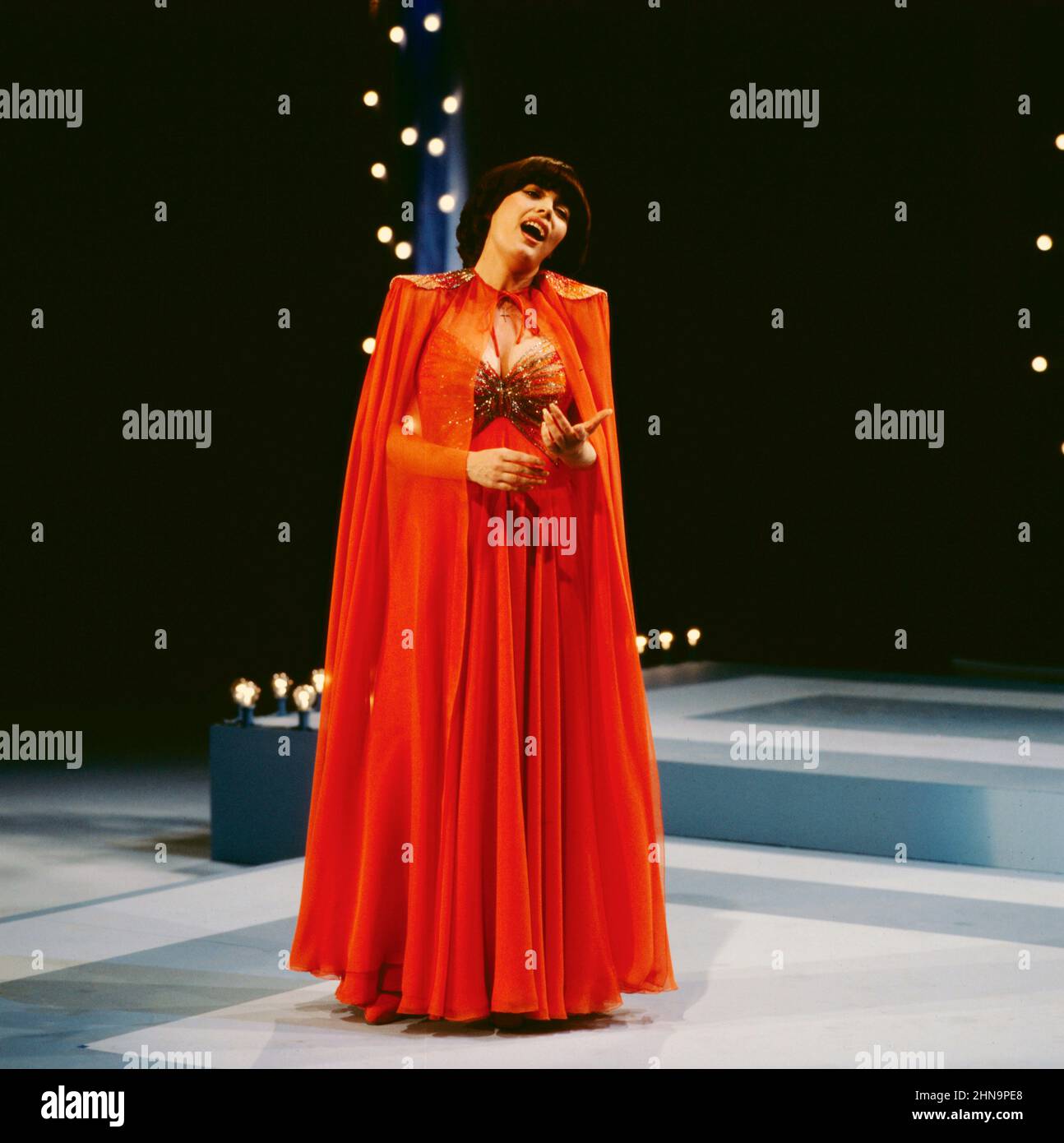 Mireille Mathieu, französische Sängerin, Auftritt in einer TV Show ...