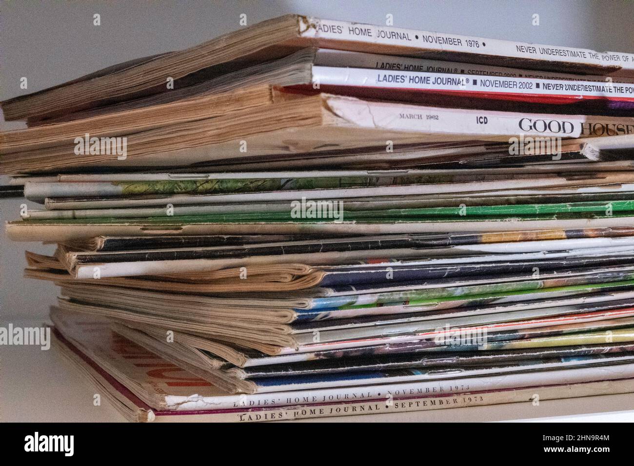 Magazine spines hi-res stock photography and images - Alamy