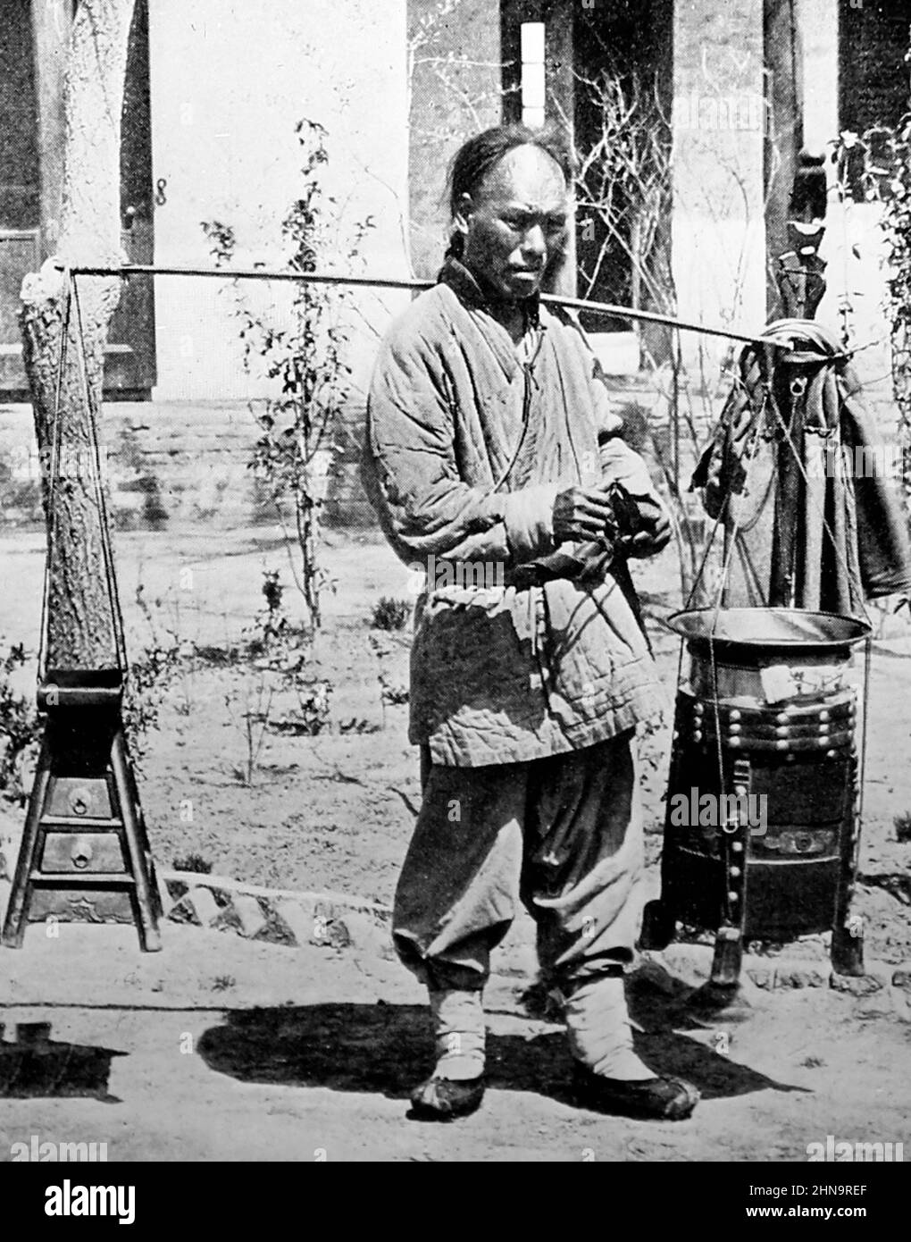 Barber, China, early 1900s Stock Photo - Alamy