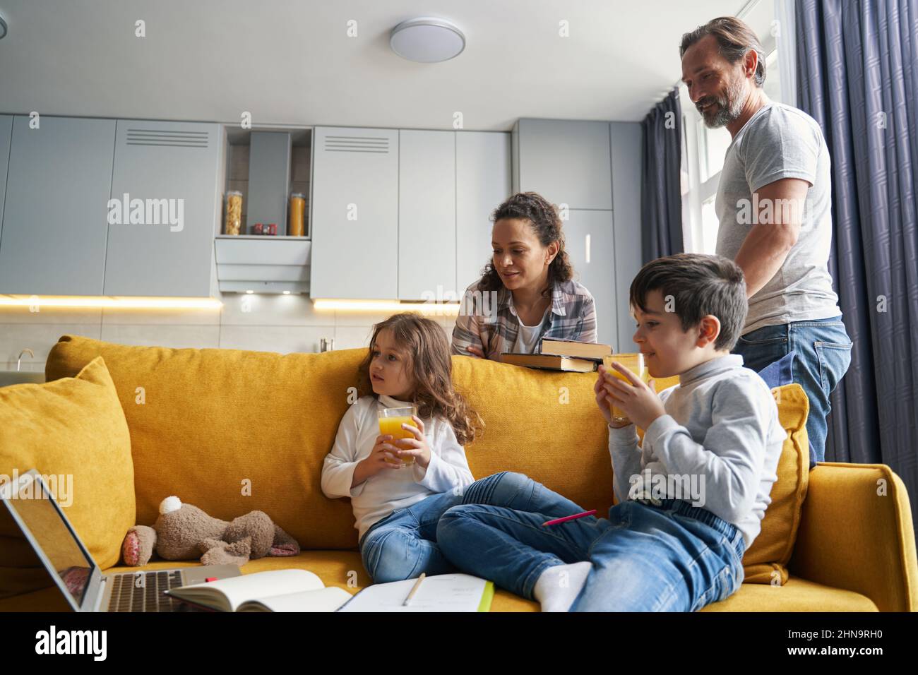 Parents look at laptop screen hi-res stock photography and images - Alamy