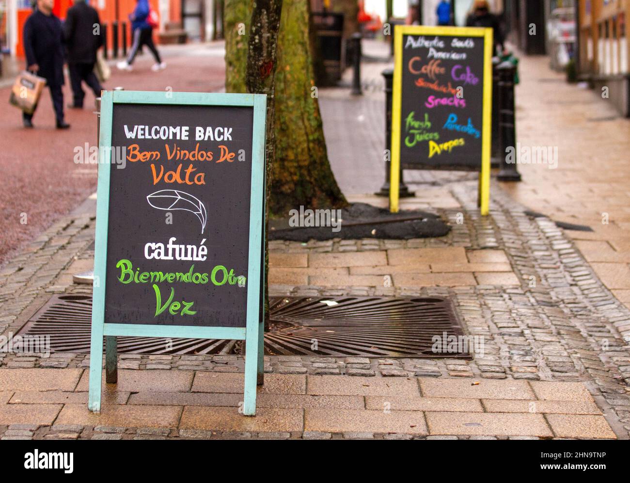 Cafune cafe bar advertising sign, "bem-vindo de volta" in Portuguese ...