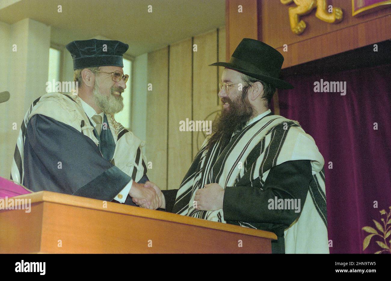 The Induction of Rabbi Chaim Rapoport by the Chief Rabbi Jonathan Sacks ...