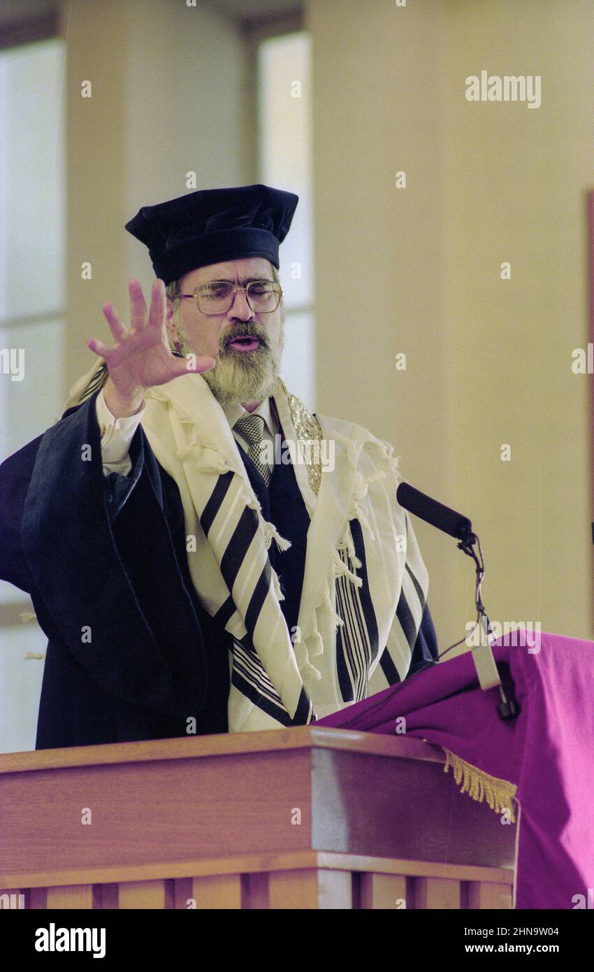 The Induction of Rabbi Chaim Rapoport by the Chief Rabbi Jonathan Sacks ...
