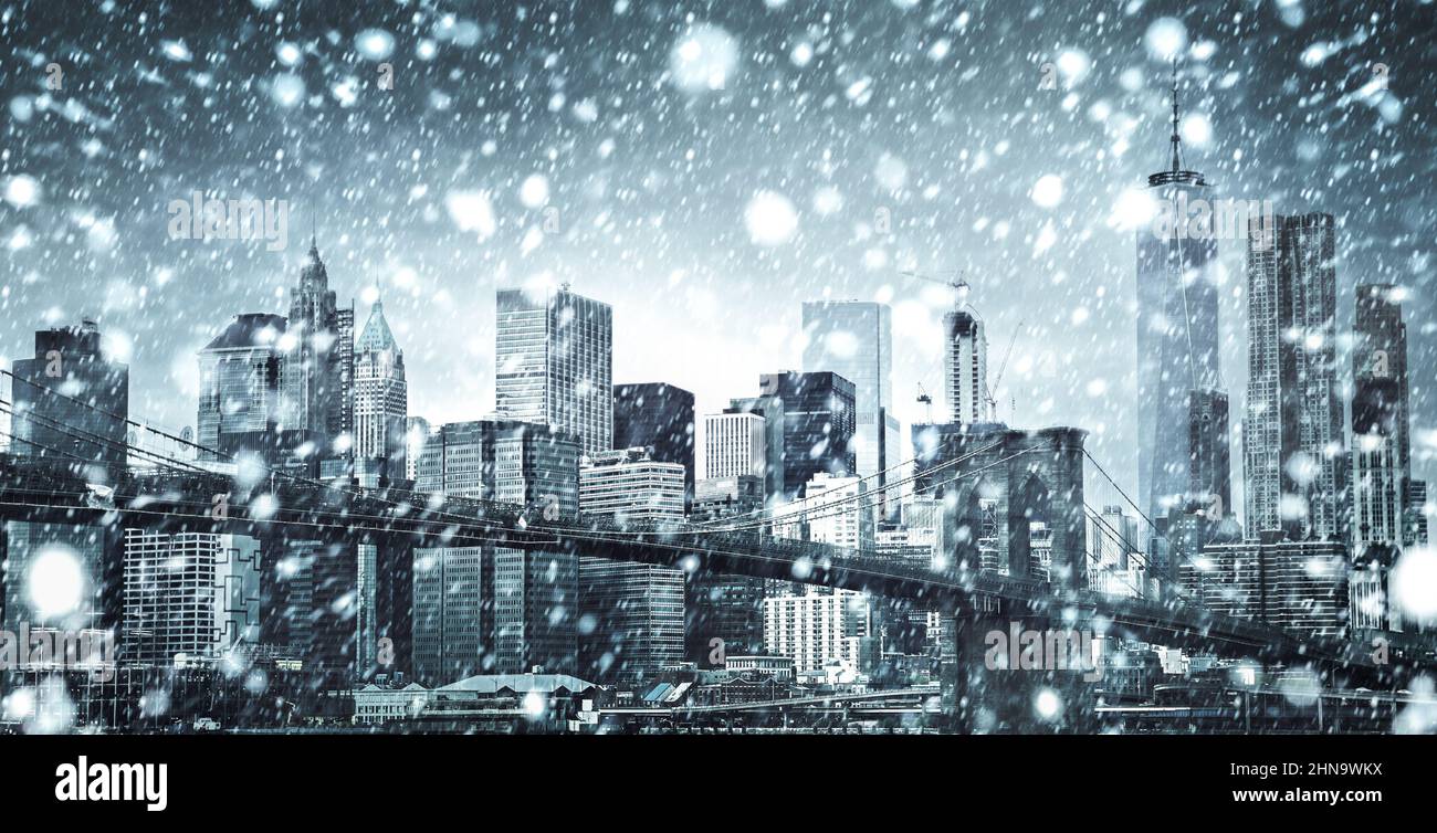 Brooklyn bridge during snow storm hi-res stock photography and images ...
