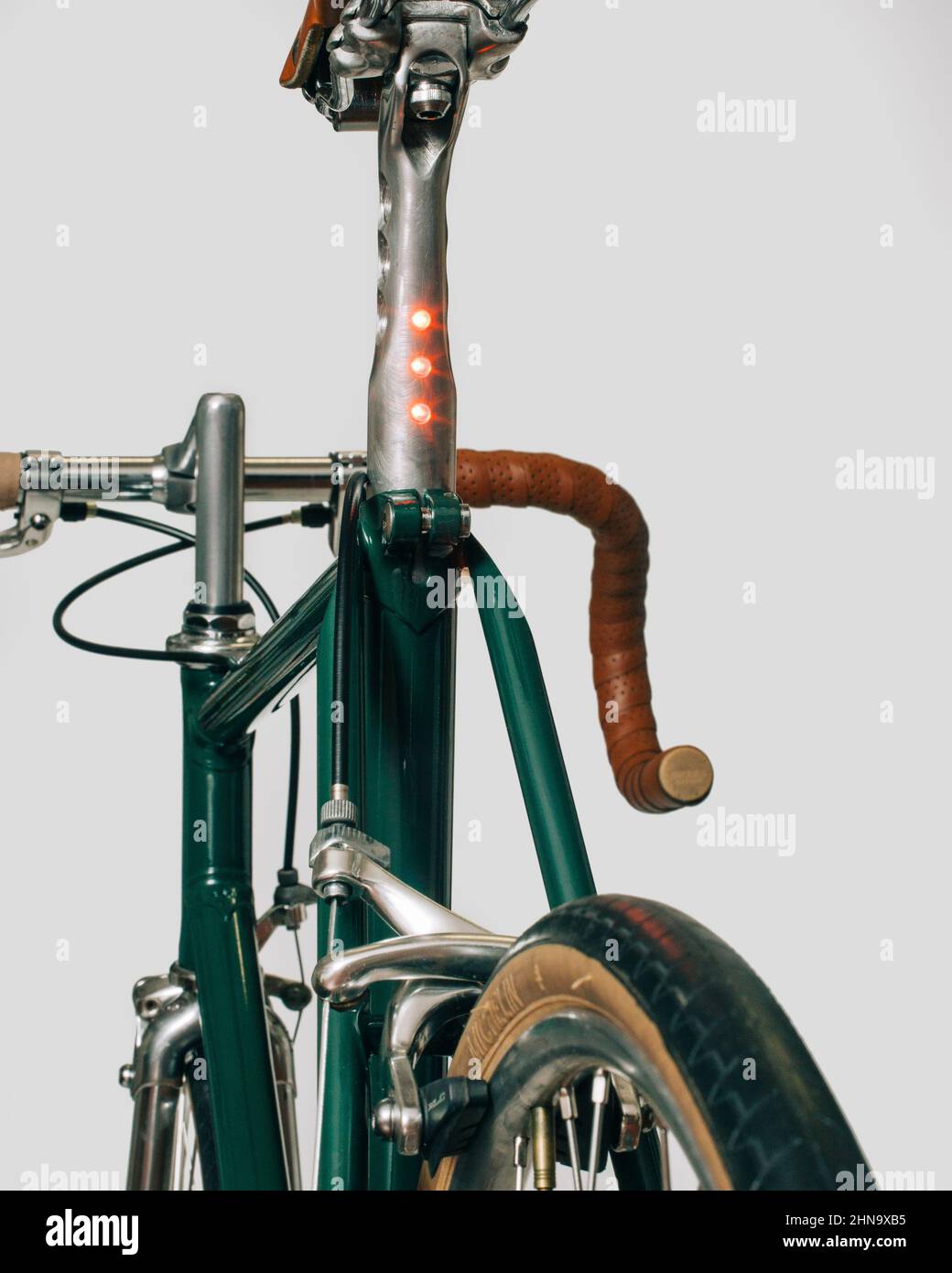 Vintage white metal bicycle hi-res stock photography and images - Alamy
