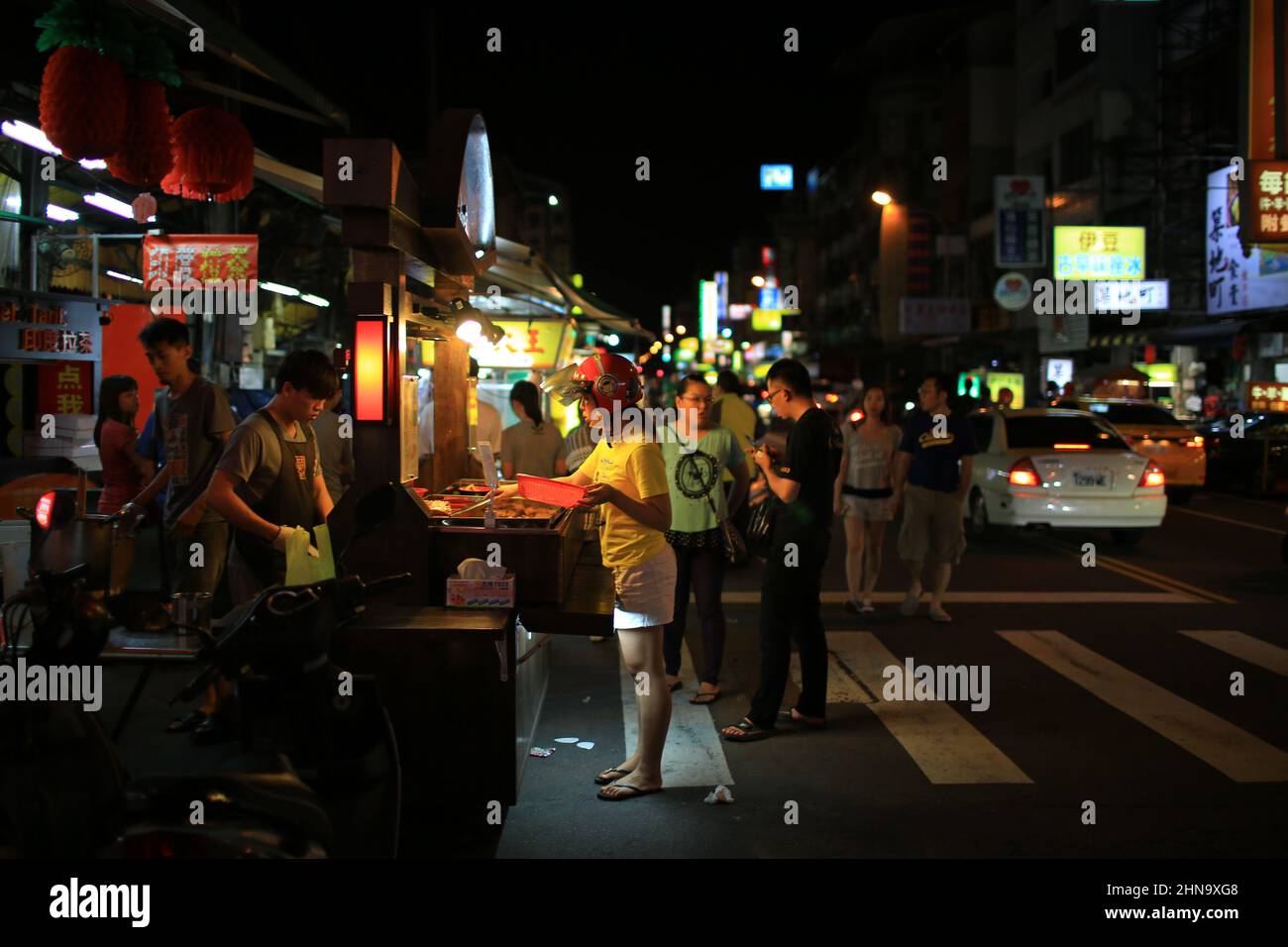 taichung night market street view Stock Photo - Alamy