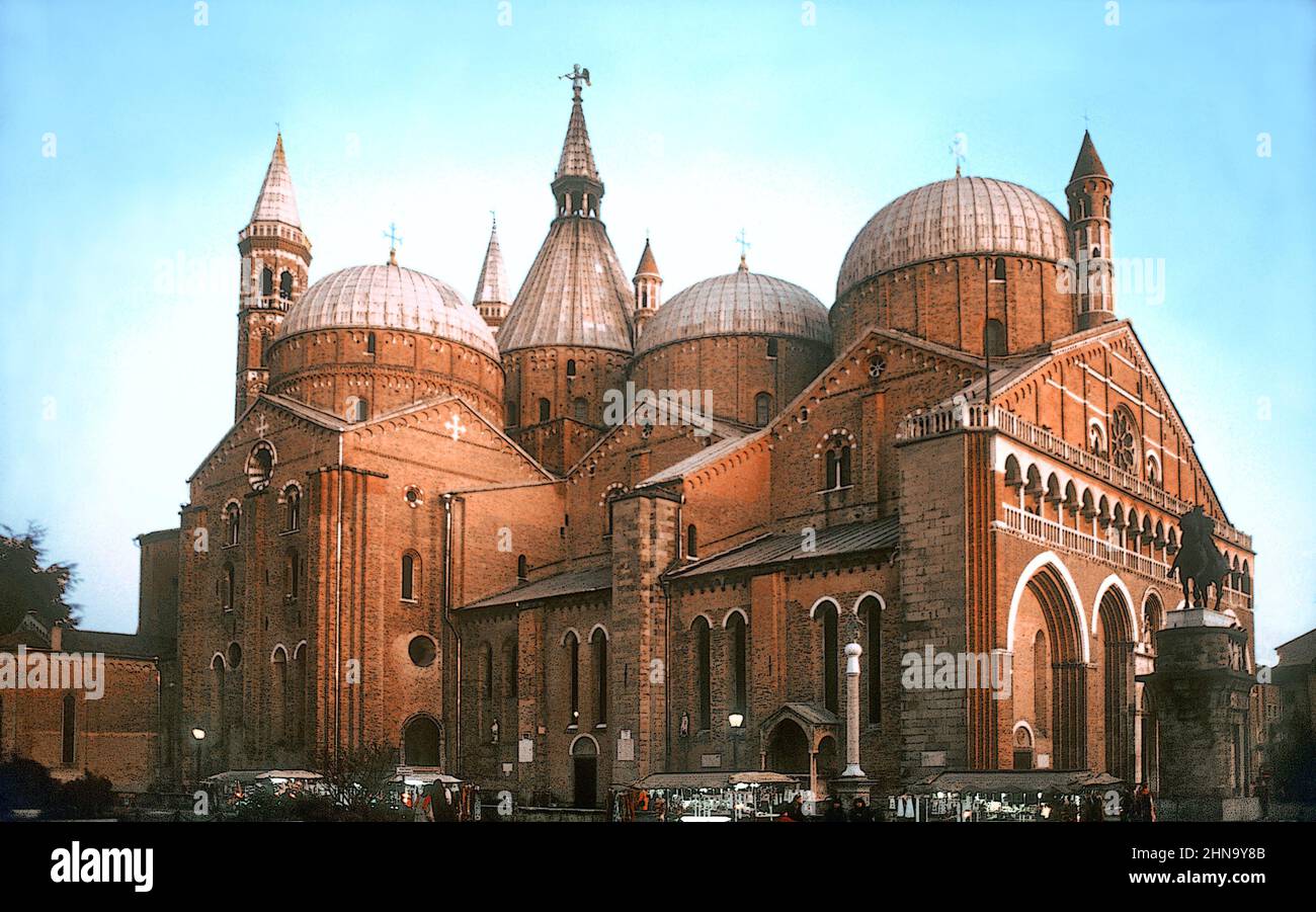 Basilica of Saint Anthony of Padua Stock Photo - Alamy