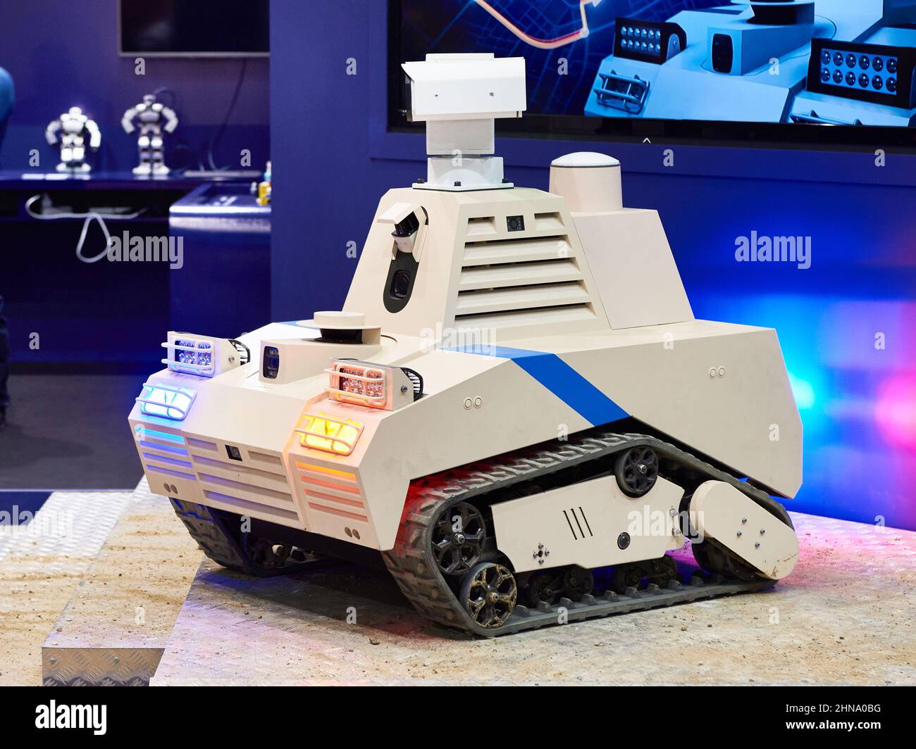 The military patrol robot hi-res stock photography and images - Alamy
