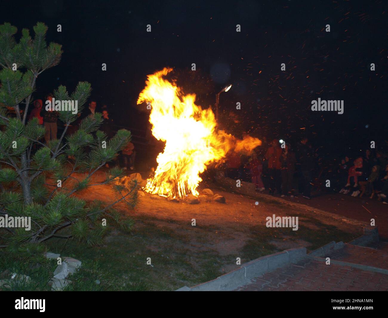 foc de tabara Stock Photo - Alamy