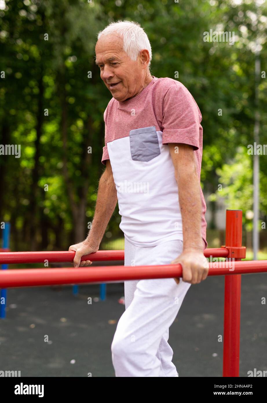 Parallel bar man hi-res stock photography and images - Alamy