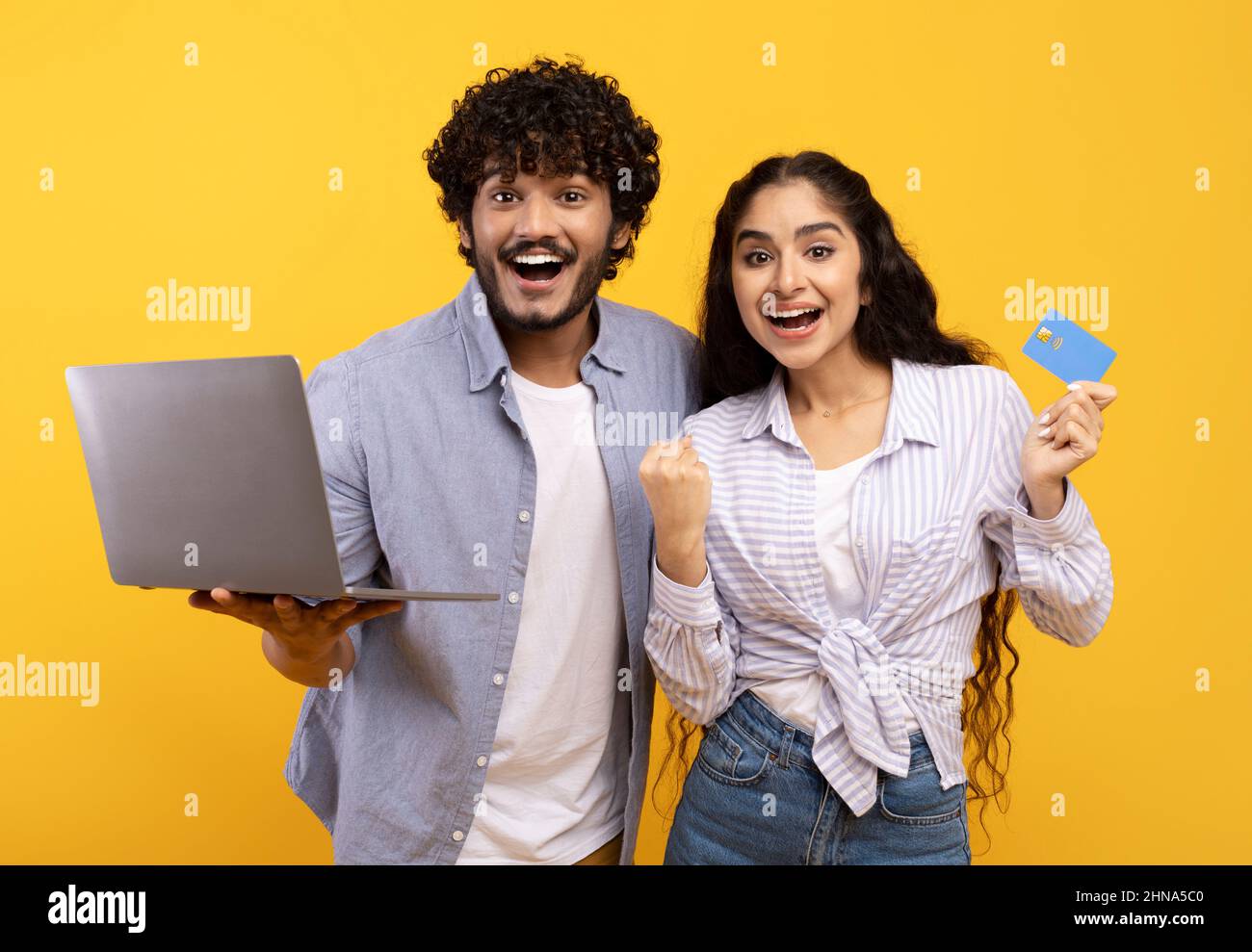 Indian couple making purchase hi-res stock photography and images - Alamy