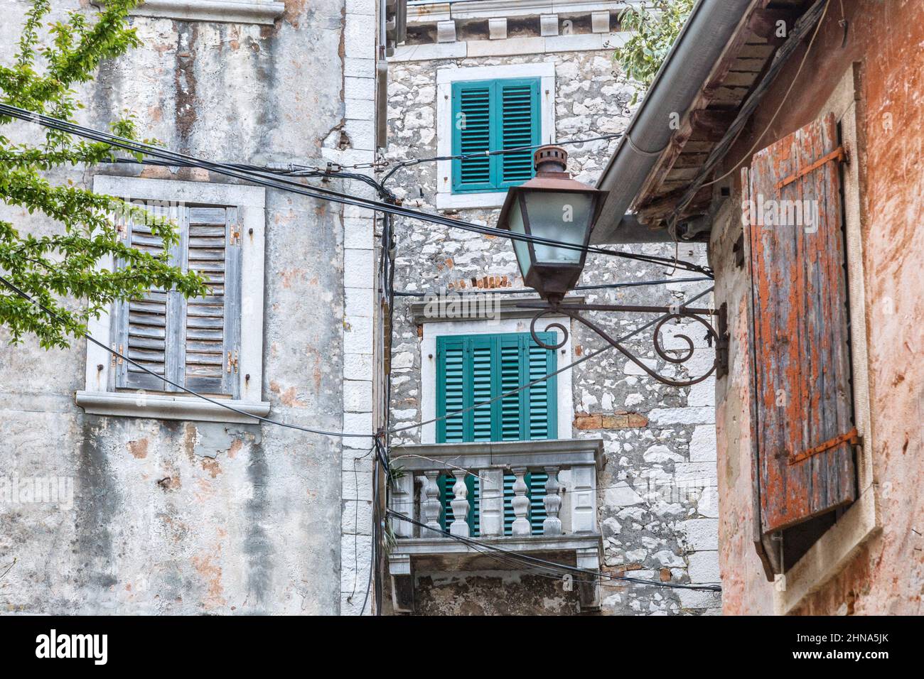 Facade traditional stone houses hi-res stock photography and images - Alamy