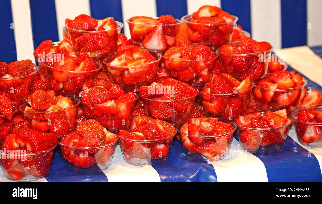 Display of strawberries hi-res stock photography and images - Alamy