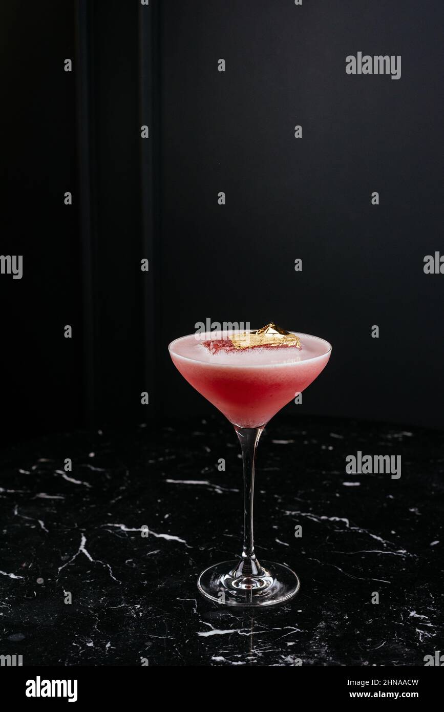 alcoholic cocktails at the bar on the marble table Stock Photo - Alamy