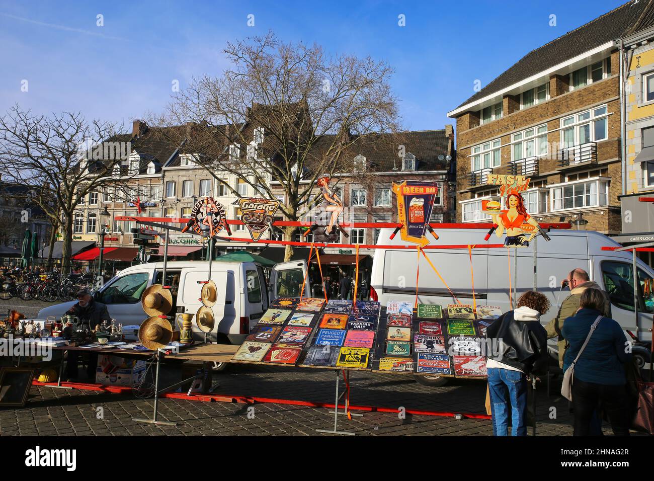 Flea market stand hi-res stock photography and images - Alamy