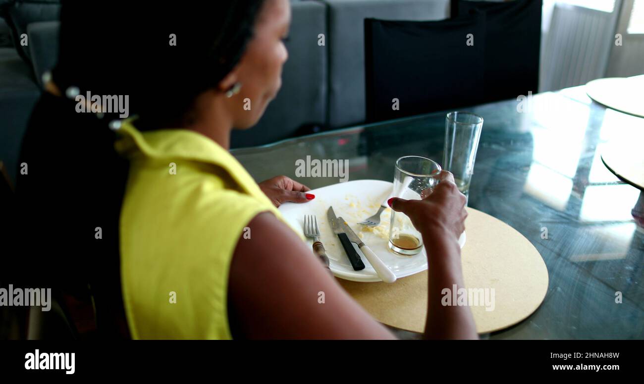 Woman throwing plate of food bin hi-res stock photography and images ...