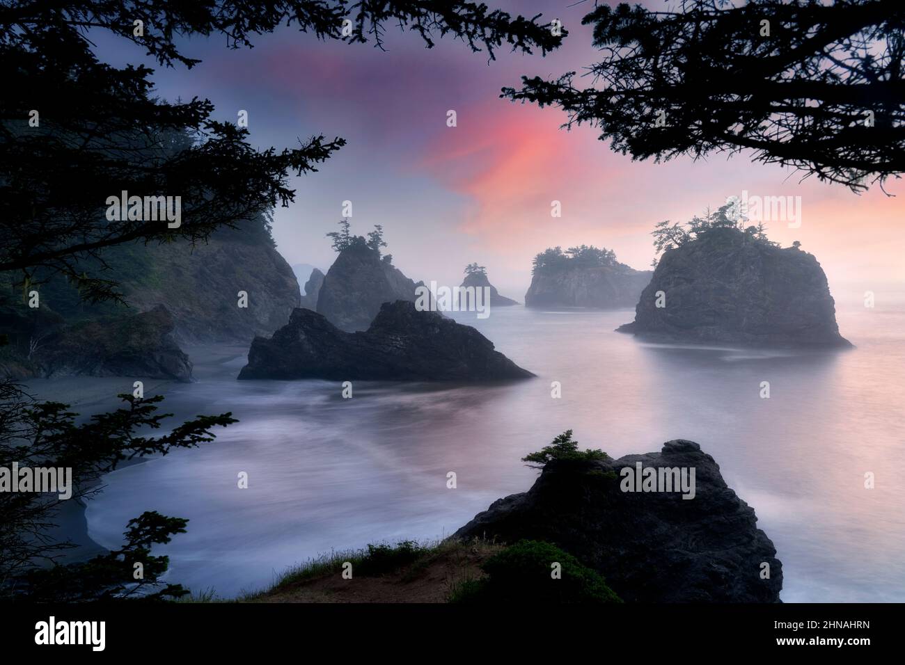 Rocky Shoreline and sunrise at Samuel boardman State Park, Oregon Stock ...