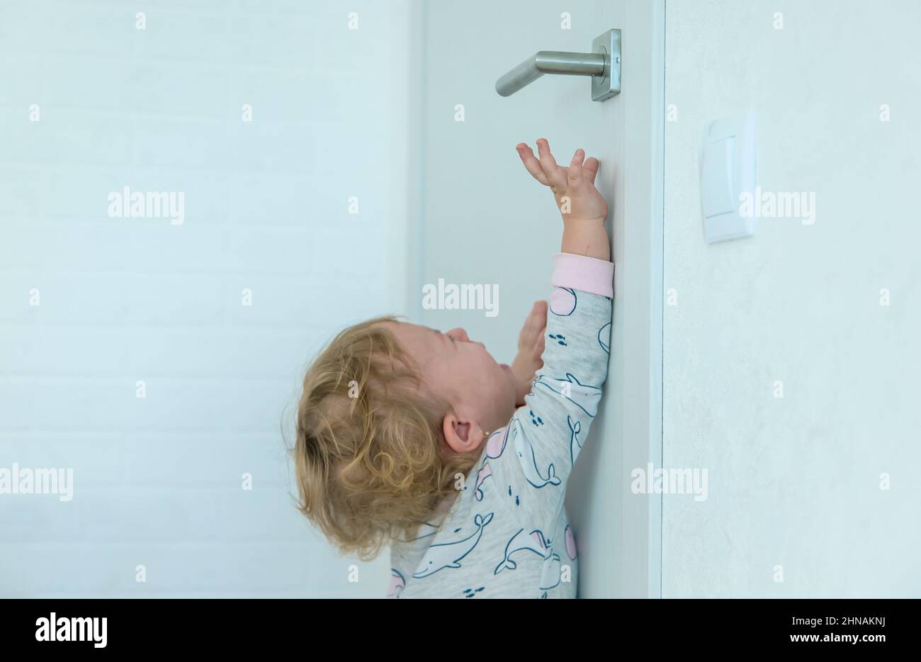 Child front door key hi-res stock photography and images - Alamy