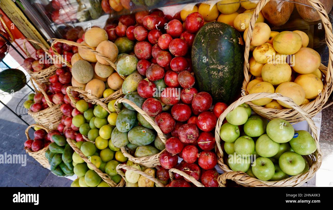Frutta colori hi-res stock photography and images - Alamy