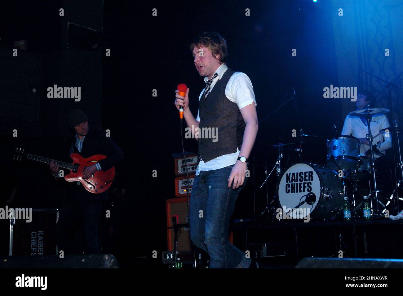 Nick hodgson kaiser chiefs hi-res stock photography and images - Alamy