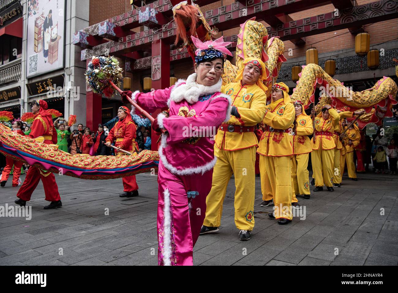 Traditional dragon dance hi-res stock photography and images - Alamy