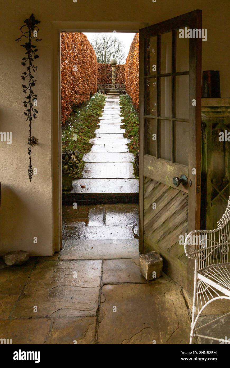 Through a garden gate hi-res stock photography and images - Alamy