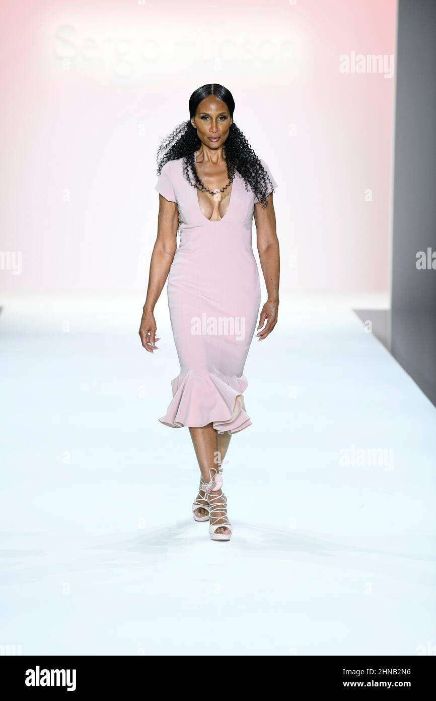 Beverly johnson model hi-res stock photography and images - Alamy