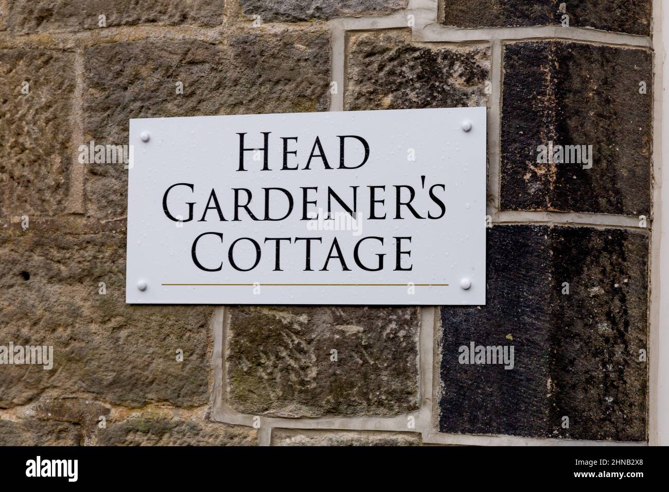 Head gardener cottage sign hi-res stock photography and images - Alamy