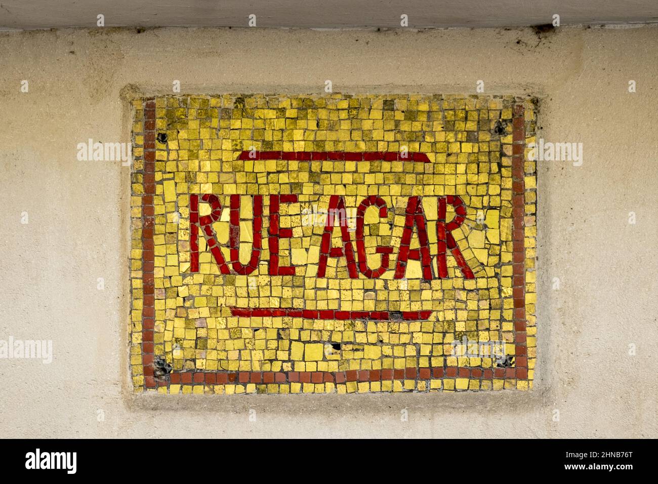 France. Paris (16th district). Agar street Stock Photo - Alamy