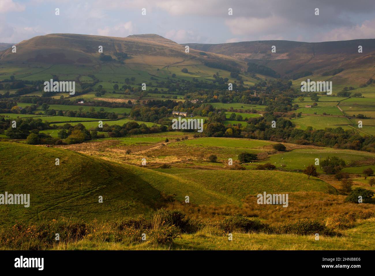 The view of English countryside from a footpath to Mama Tor, Peak ...