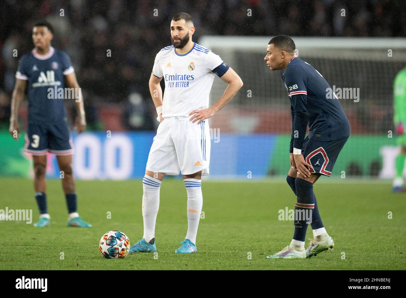 Karim Benzema of Real Madrid CF and Kylian Mbappe of Paris Saint ...