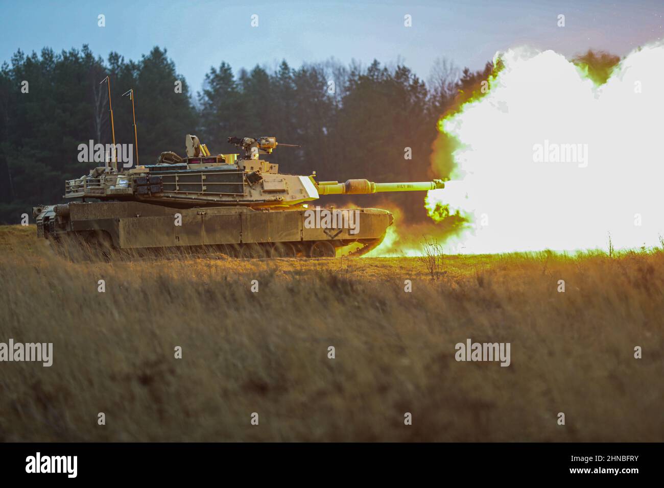 120mm smooth bore cannon hi-res stock photography and images - Alamy