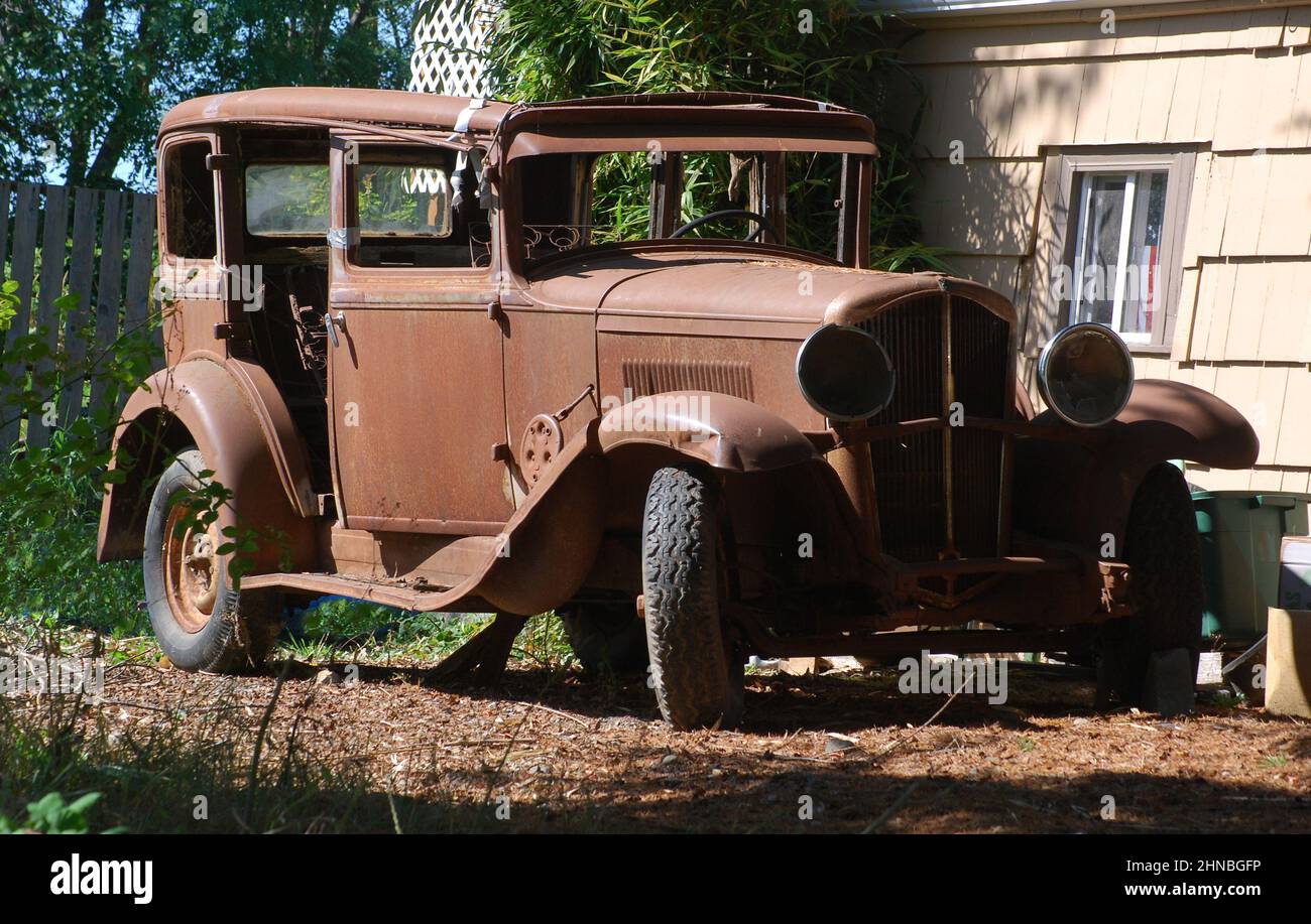 Rusted shell an antique car hi-res stock photography and images - Alamy