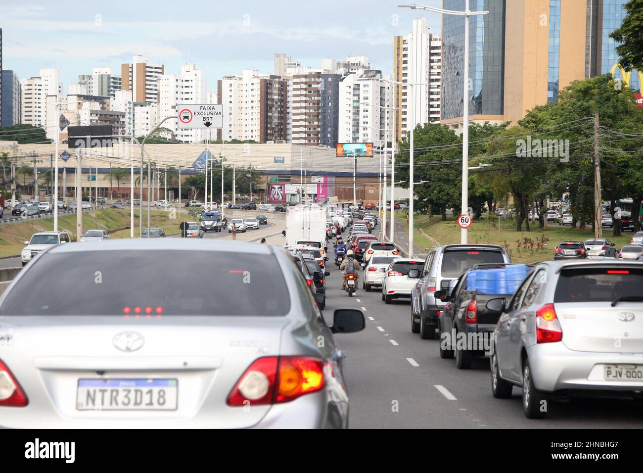 salvador, bahia, brazil - february 11, 2022: vehicles in transit during ...