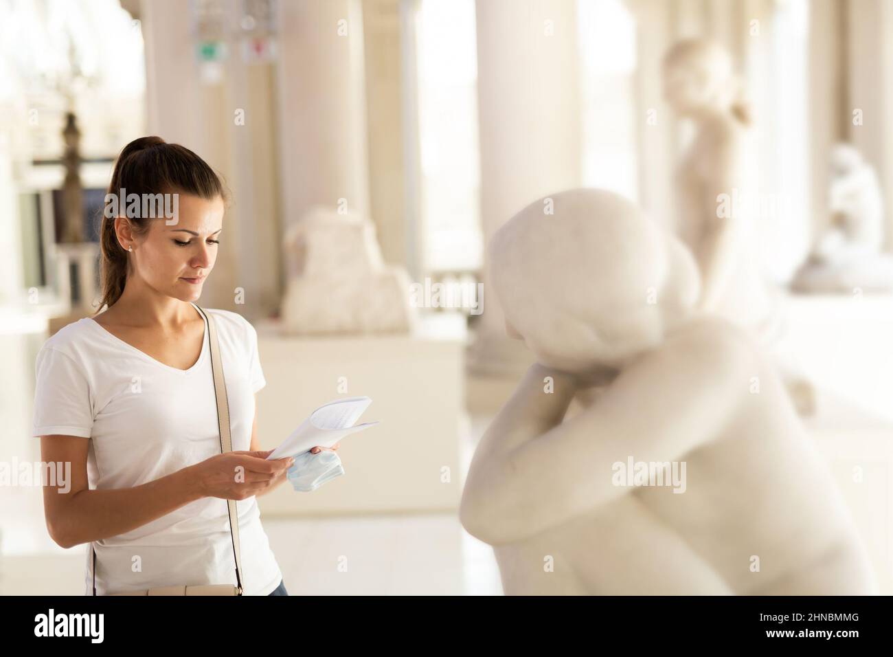 Young woman watching art museum hi-res stock photography and images - Alamy