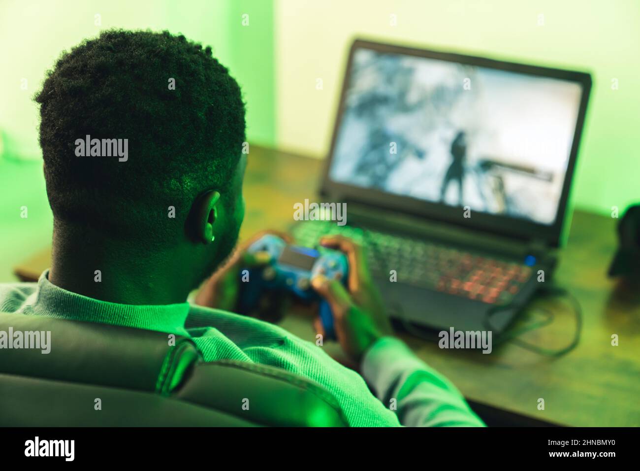 Man playing arcade game hi-res stock photography and images - Alamy