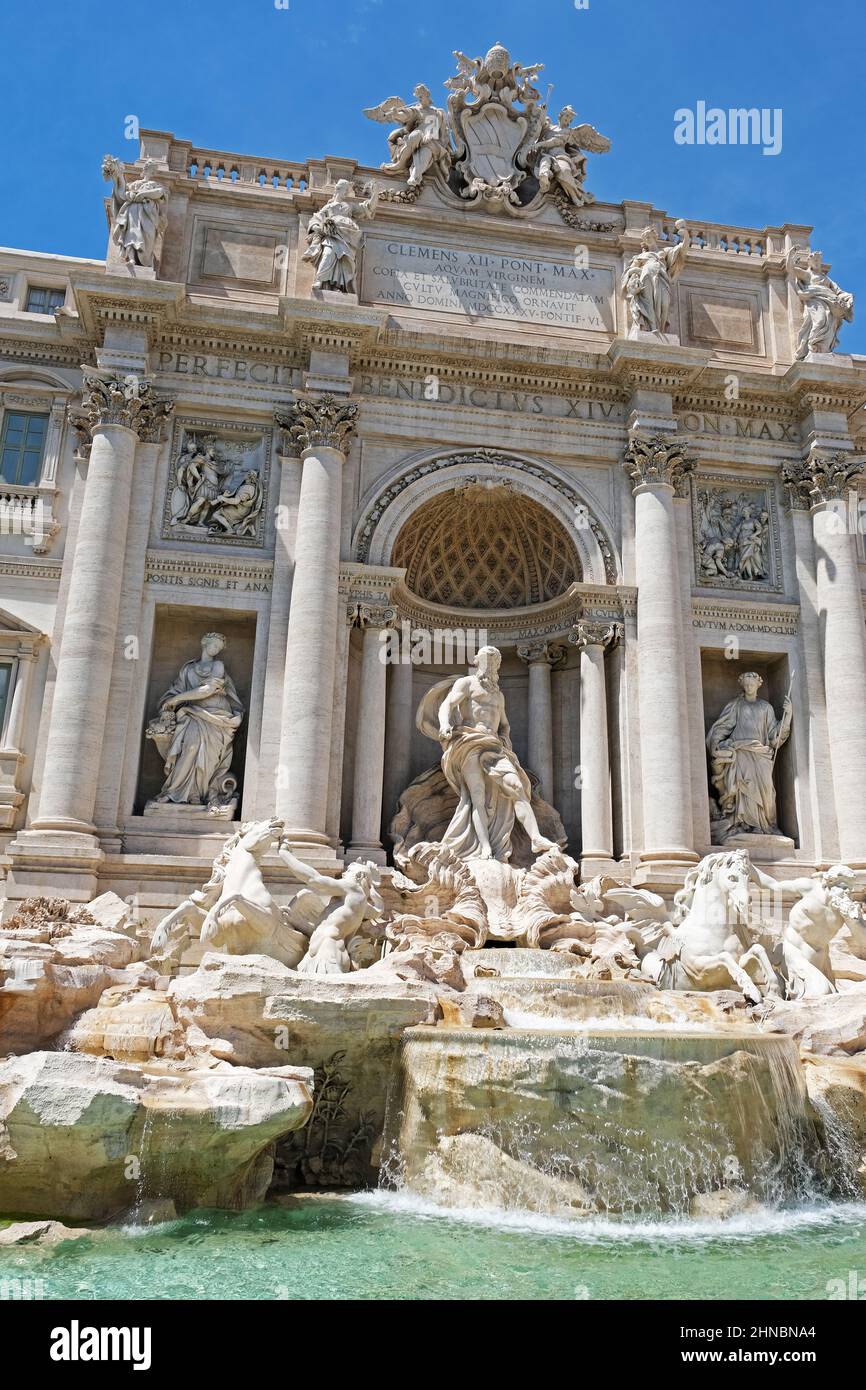 Trevi fountain icon iconic sculpture fontana oceanus tritons sta hi-res ...