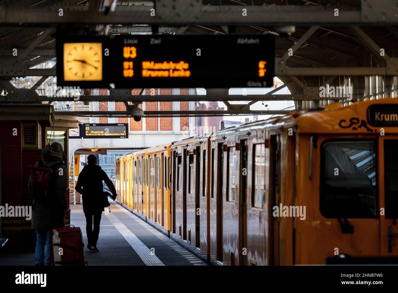 Berlin, Germany. 14th Feb, 2022. A subway train stops at Warschauer ...
