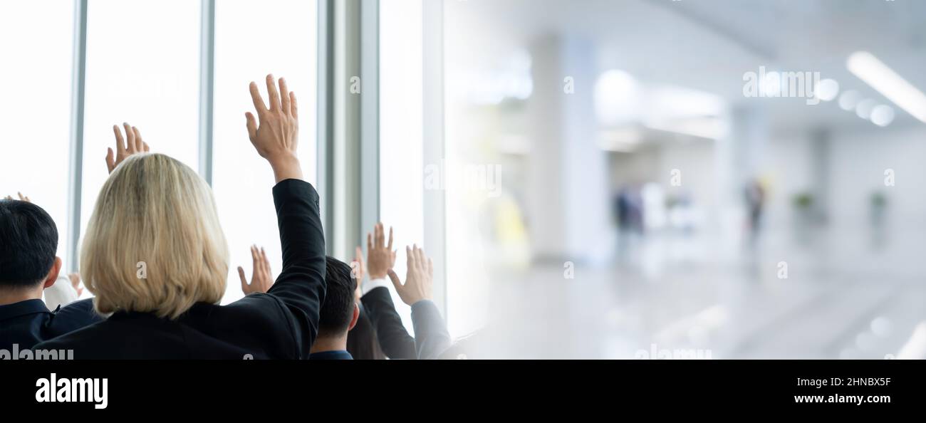 Diverse crowd audience event listening hi-res stock photography and ...