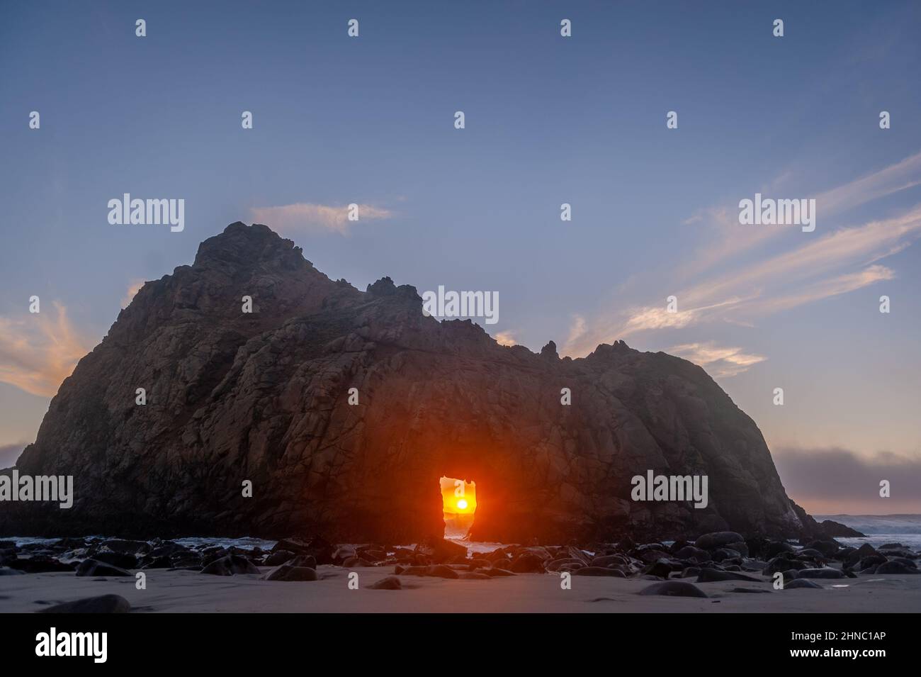 Keyhole arch rock formation hi-res stock photography and images - Alamy