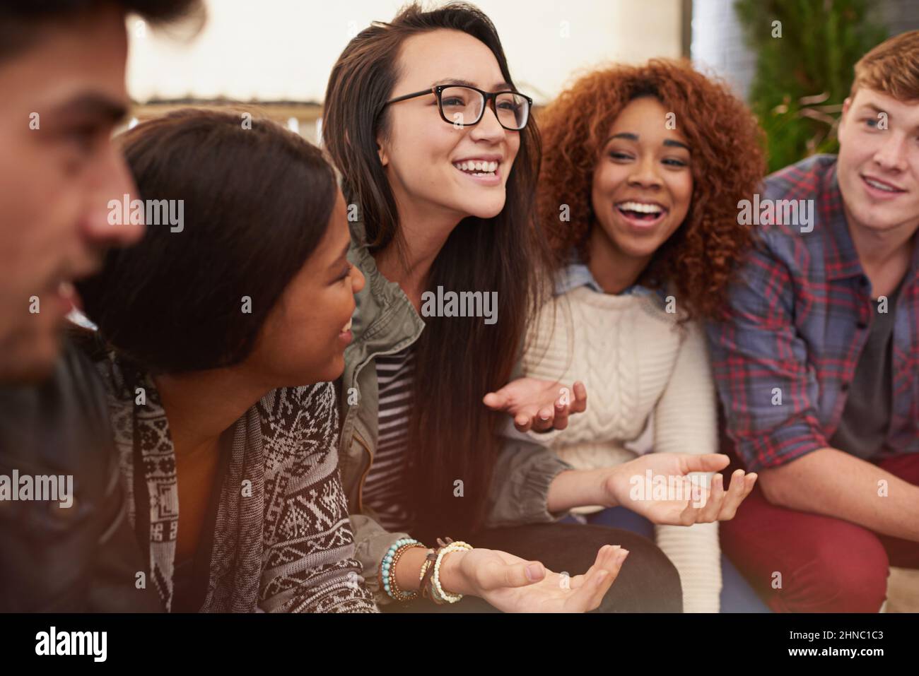Group of friends laughing hi-res stock photography and images - Alamy